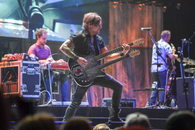 Quinton Gibson – Guitarist